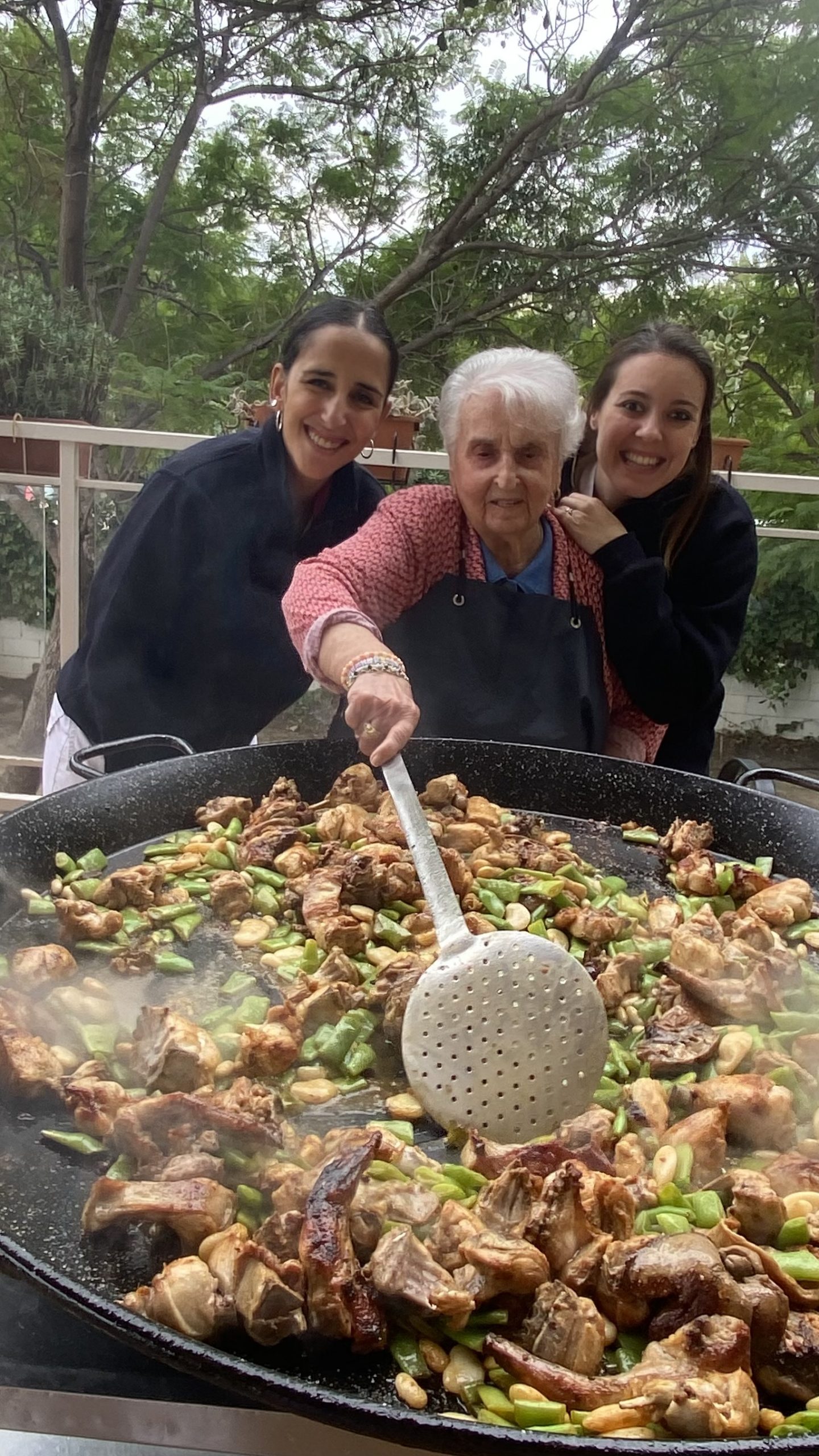 Disfrutamos del Día Internacional del Arroz elaborando una paella ...